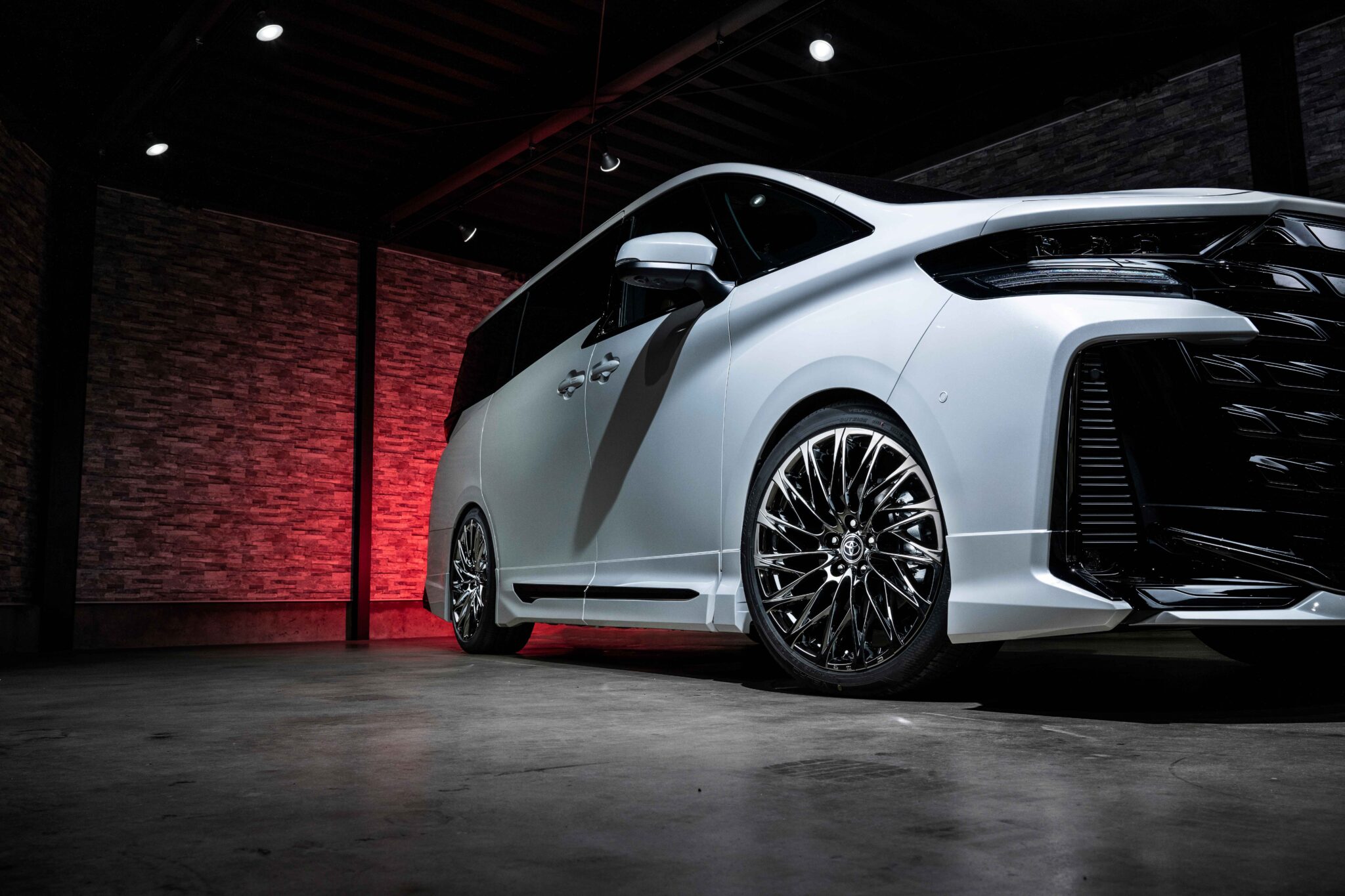 【HOUOH】40系アルファード・ヴェルファイアサイズ全グレード対応！ - 株式会社クライメイト